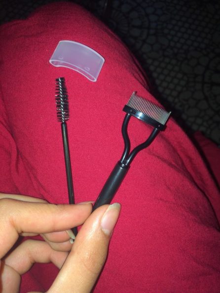 How to use a Metal Eyelash Comb For Perfect Lashes - Biotyful.net